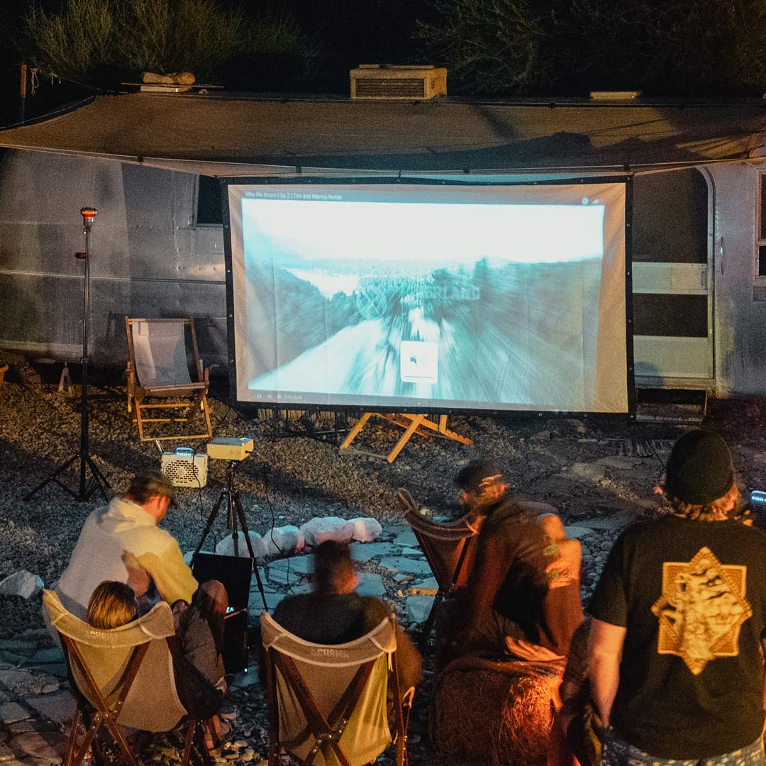 Outdoor Projector Screen - Devos Outdoor